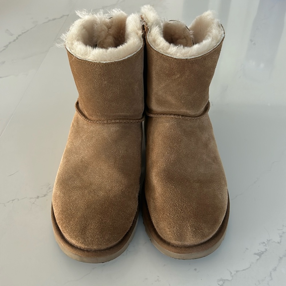Ugg Women’s Chestnut Mini Bailey Bow Boot (Old Style) - Gem